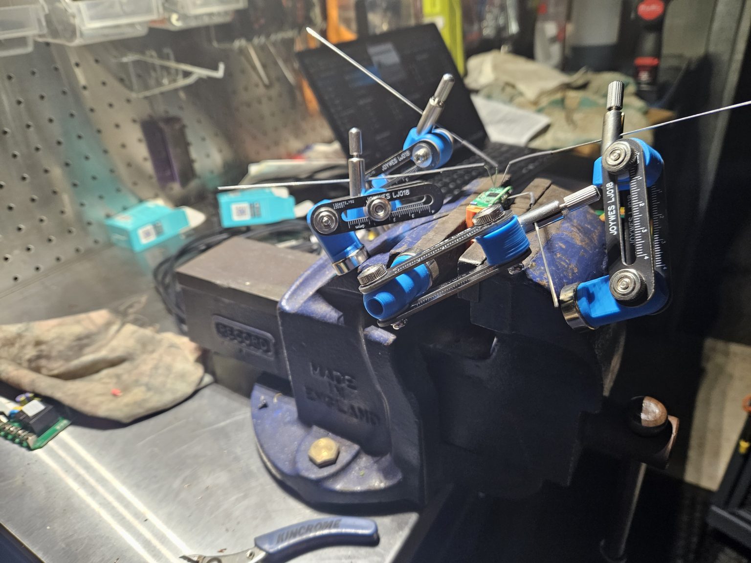 Using Flying Probes For Surface Mount Pcb Flashing Of Esp32 And Beyond